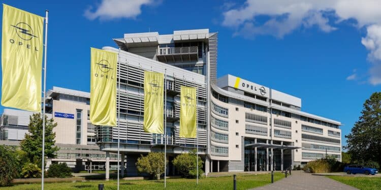 Opel drosselt Produktion in Rüsselsheim vorübergehend