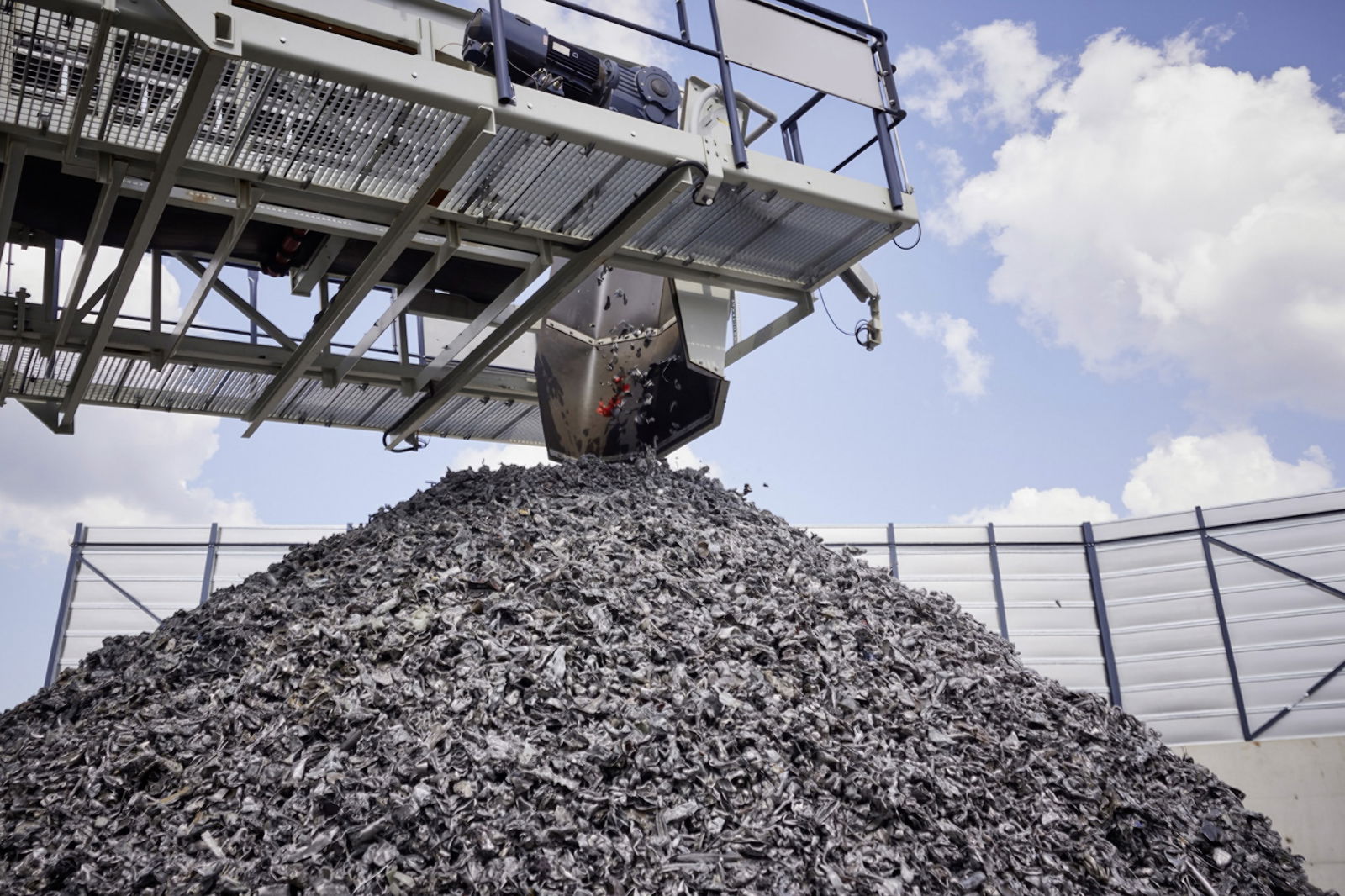 Mercedes startet Rohstoff-Partnerschaft mit TSR Recycling